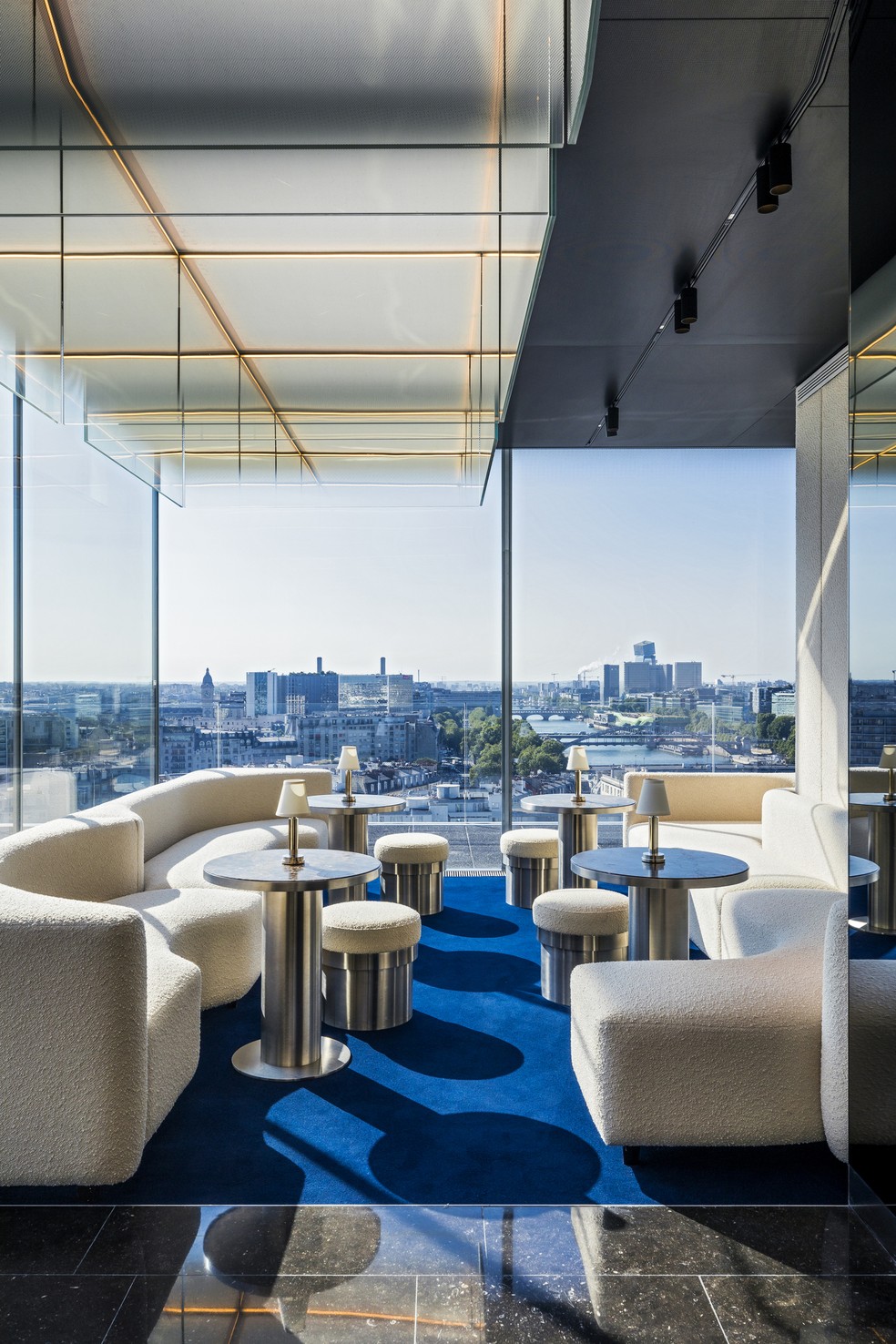 Arte, moda e conexão aberta com a cidade definem hotel em Paris