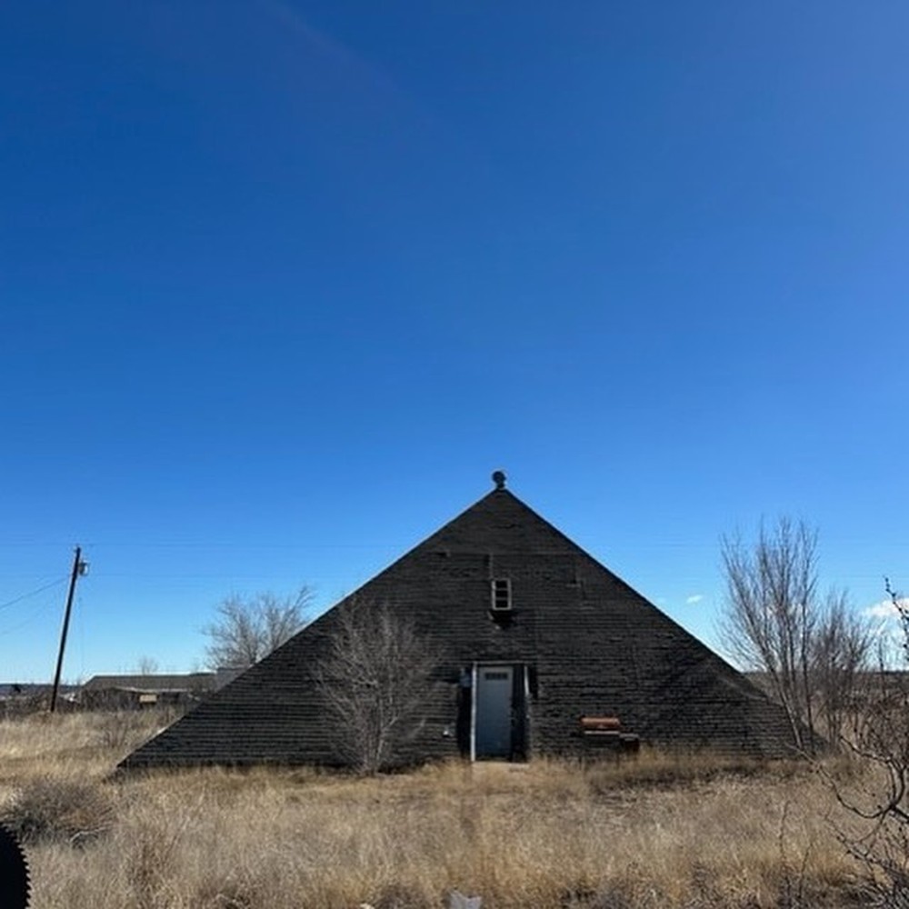 Casa em forma de pirâmide está à venda por R$ 415 mil | Casas | Casa Vogue
