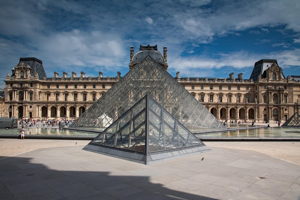França lança concurso internacional para reforma do Museu do Louvre