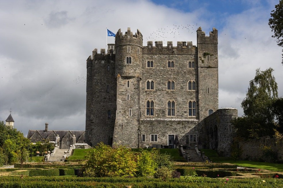 9 castelos pelo mundo que viram cenário para casamentos de contos de fada