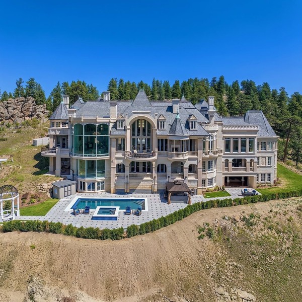Inspirado em Versalhes, castelo no Colorado está à venda por R$ 360 ...