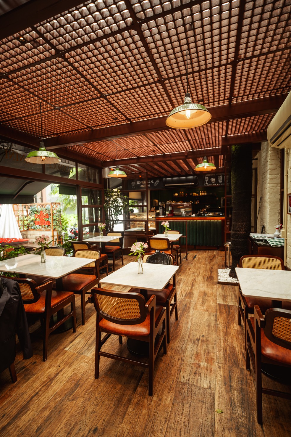 Dia do café: 10 cafeterias charmosas para passar horas a fio