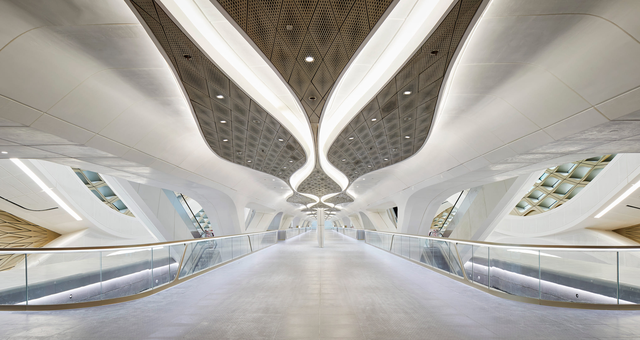 Ilusão de ótica? Fachada de estação de metrô na Arábia Saudita simula ...