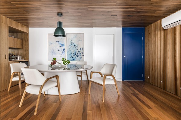 Azul royal: 15 ideias para incluir a cor elegante na sua decoração