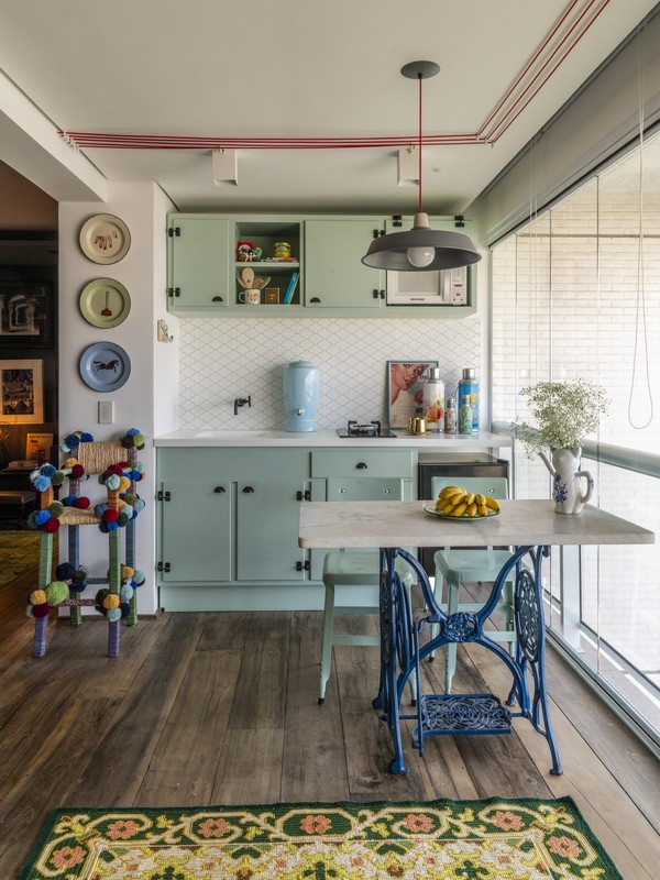 Cozinha retrô: 8 ideias de decoração com a tendência da vez
