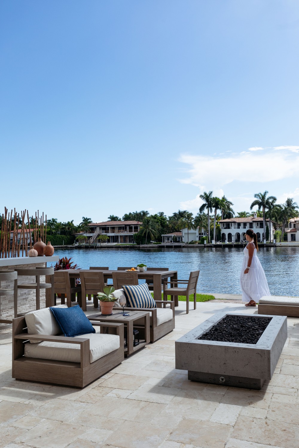 Casa de 400 m² ganha área social integrada e suíte ampla após reforma ...