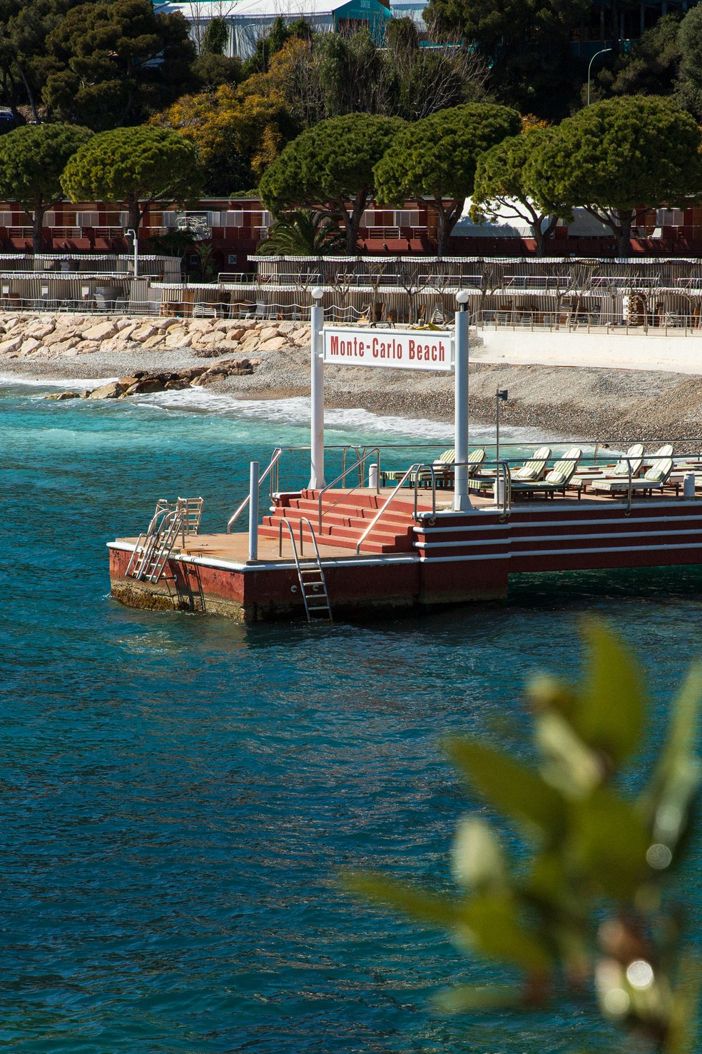 O retorno do Monte-Carlo Beach Club: uma ode sofisticada à Riviera dos ...