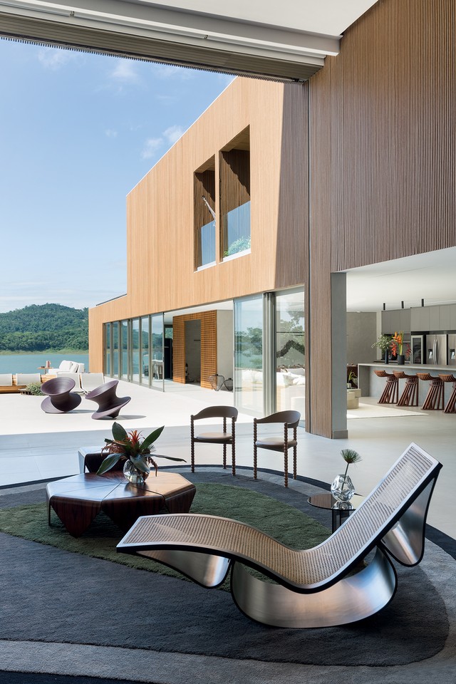 Claudia Raia e Jarbas Homem de Mello abrem sua casa sustentável no interior de São Paulo